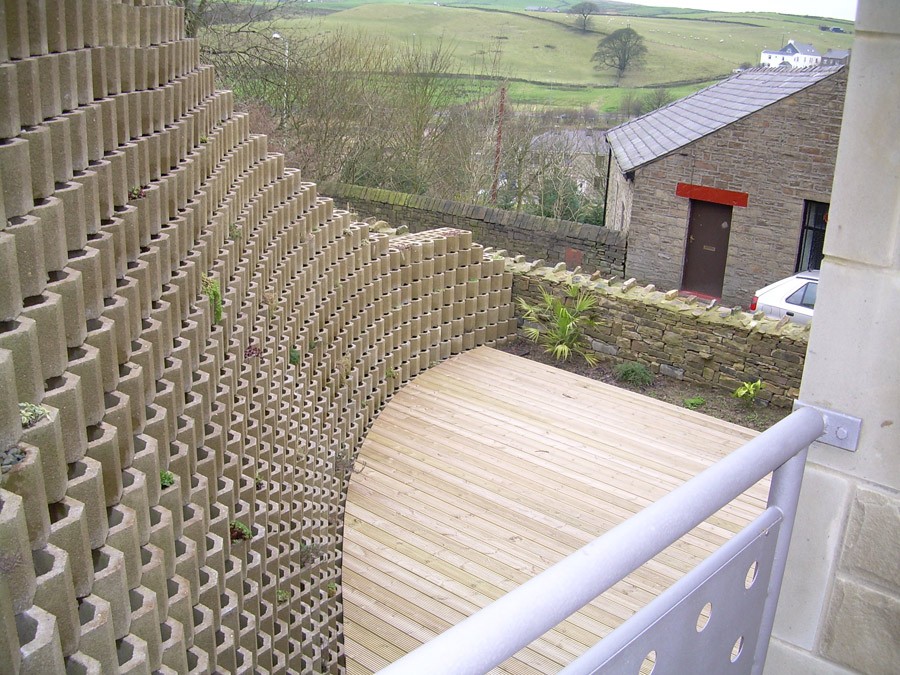 Vertical Landscaping Add Style to Retaining Walls | Building Specification