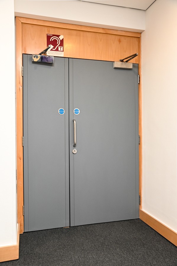 Yeoman Shield on Guard at Royal Armouries | Building Specification